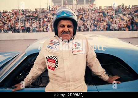 Wendell Oliver Scott August 29 1921 December 23 1990 was an American stock car racing driver. He was one of the first African American drivers in NASCAR and the first African American to