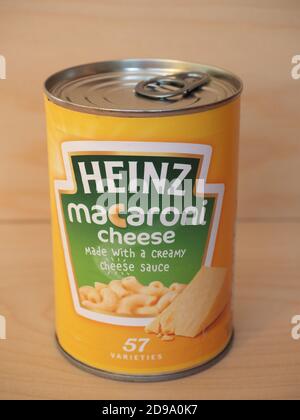 Tin of Heinz macaroni cheese Stock Photo - Alamy