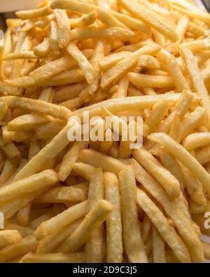 Pile of freshly cooked chips Stock Photo - Alamy