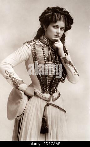 The notable Edwardian Scottish actress and singer Jean Aylwin (1885 ...