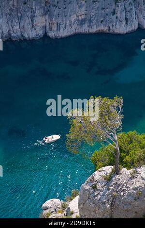 Cassis rocks boat trip Stock Photo - Alamy
