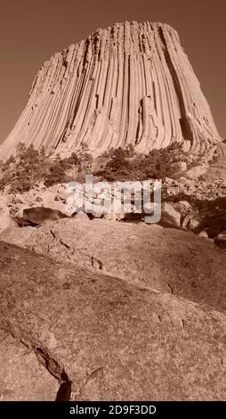 The Devils Tower, a geologic feature that protrudes out of the prairie ...