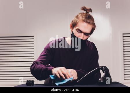 a man is painting shoes, blue shoe polish,Painted blaue leather shoes ...