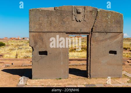 Puerta del sol, Kalasaya, archeological site Tiwanaku or Tiahuanaco ...