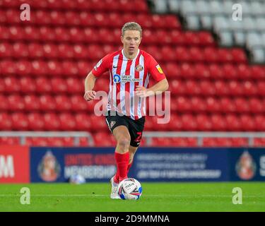 Grant Leadbitter #23 of Sunderland in possession of the ball Stock ...