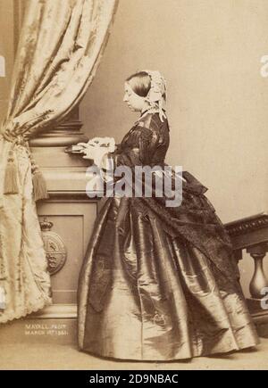 QUEEN VICTORIA (1819-1901) on her deathbed with picture of Prince ...