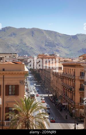 Via Roma, street, houses, Palermo, Sicily, capital, big city, Italy ...