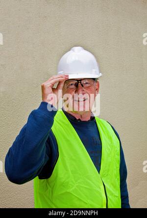 Construction worker wearing all appropriate safety clothing and ...