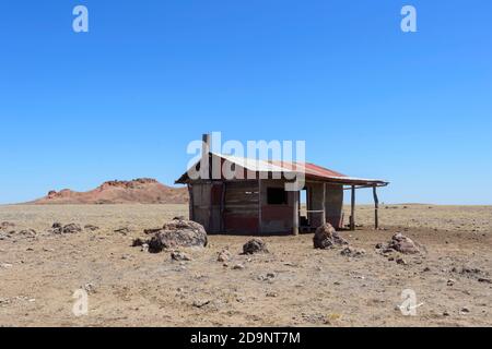 Australian outback shack Stock Photo - Alamy