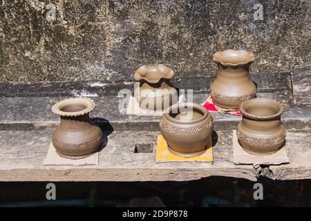 Traditional Thai clay pottery at Nonthaburi,Thailand Stock Photo - Alamy