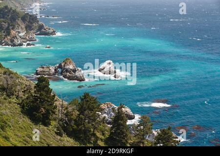 Monterey Bay. Beautiful rocky beach, and beautiful Pacific ocean in an ...