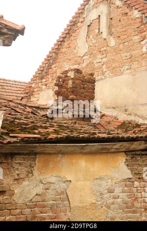 Old house falling apart Stock Photo - Alamy