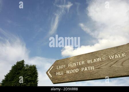 Scotland Ayrshire Straiton Walking sign Stock Photo - Alamy