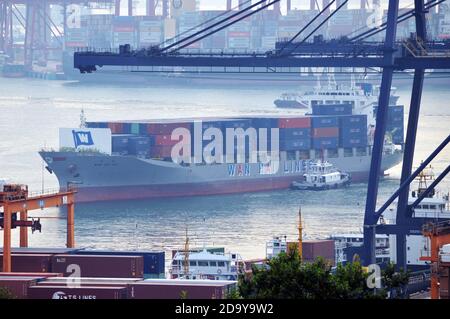 A Wan Hai Lines container ship Stock Photo - Alamy