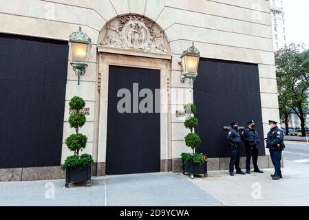 Boarded Up Storefronts Stock Photo - Alamy