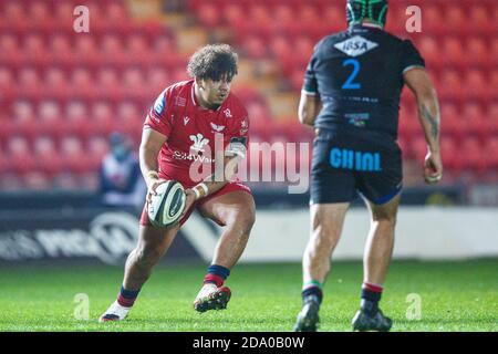 Llanelli, UK. 8 November, 2020. Scarlets winger Steff Evans on the ...