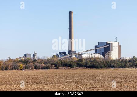 MidAmerican Energy Louisa Generating Station in Fruitland, Iowa with ...