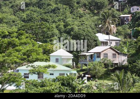 Grenada. Typical houses on hillside at Grand Mal to Mount Moritz Stock ...