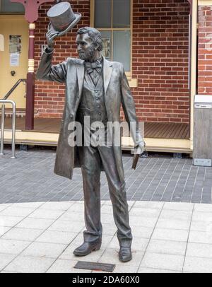 Bronze statue John Garrett Bussell by sculptor Greg James on Queen ...