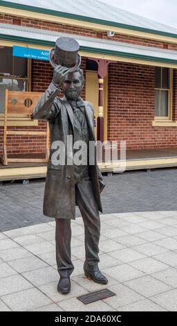 Bronze statue John Garrett Bussell by sculptor Greg James on Queen ...