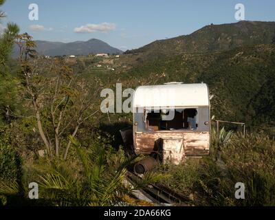 Old abandoned rv camper roulotte Stock Photo - Alamy
