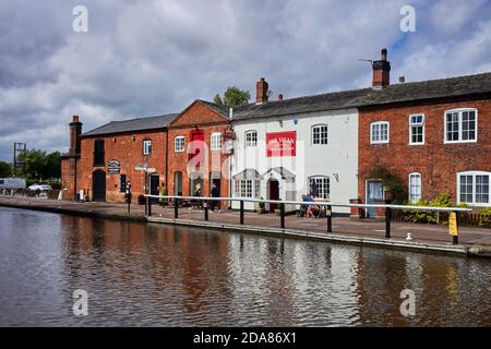 The Swan Public House at Fradley Junction, Staffordshire, England Stock ...