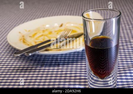 Symbol image Myth, schnapps, digestif, alcohol after a meal is good for ...
