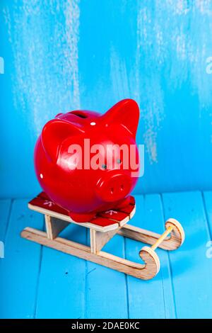 Pig piggy bank on a sled. Money accumulation concept Stock Photo - Alamy