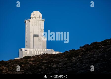 Slooh Teide Observatory. Clear cloudless sky Stock Photo - Alamy