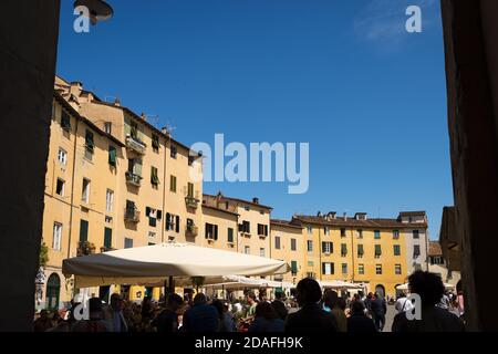 Piazza dell Anfiteatro, Amphitheater Square, Lucca, Tuscany, Toscana ...