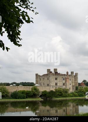 Leeds Castle reflected in the River Len Maidstone Kent England UK Stock ...