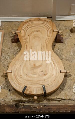 Neapolitan violin making atelier "Liuteria Napoli Stock Photo - Alamy