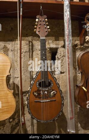 Neapolitan violin making atelier "Liuteria Napoli Stock Photo - Alamy