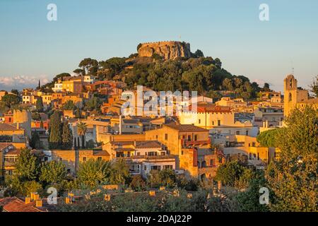 CASTLE RUINS OLD TOWN BEGUR COSTA BRAVA CATALONIA SPAIN Stock Photo - Alamy