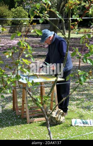 Girvan Artist James Harrigan at work in Orchard Gardens Girvan, South ...