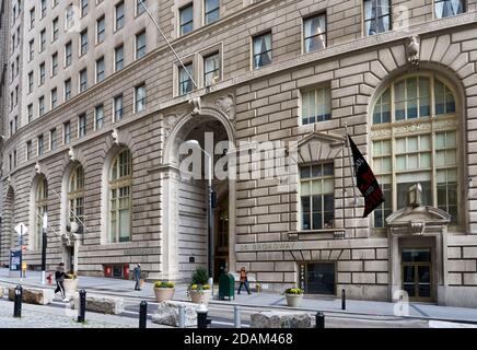Standard Oil Building at 26 Broadway has a complex architectural ...