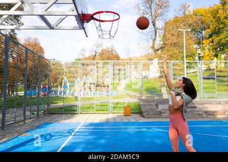 Girl basketball player throws the ball in the game Stock Photo - Alamy
