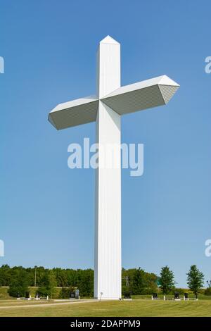 Large cross on side of highway. Effingham, Illinois, USA Stock Photo ...