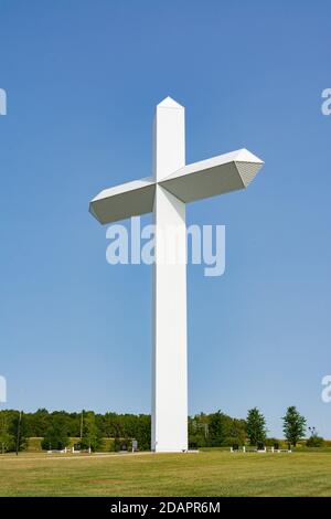 Large cross on side of highway. Effingham, Illinois, USA Stock Photo ...