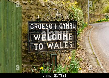 "Welcome to Wales" / "Croeso i Gymru" sign on the England / Wales ...