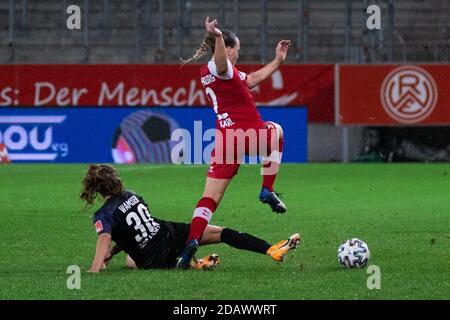 Essen, Germany. 15th Nov, 2020. Carlotta Wamser (#30 SGS) goes for the ...
