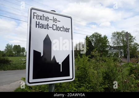 Illustration shows the name of the Fexhe-le-Haut-Clocher municipality ...