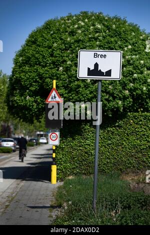 Illustration shows the name of the Bree municipality on a road sign ...