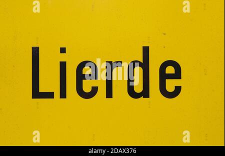Illustration shows the name of the Lierde municipality on a road sign ...