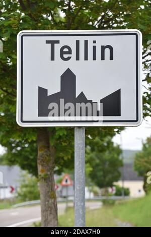 Illustration shows the name of the Tellin municipality on a road sign ...