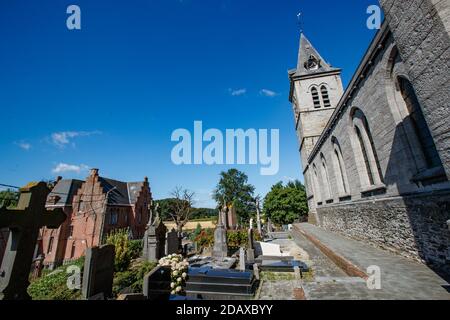 Illustration shows the Heilig-Hartkerk church in Spiere-Helkijn ...