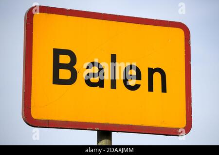 Illustration shows the name of the Balen municipality on a road sign ...