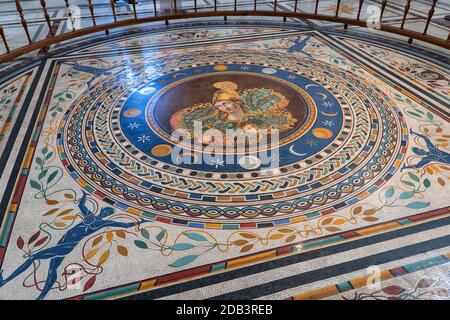 Greek Cross Hall (Sala a Croce Greca), Museo Pio Clementino interior ...