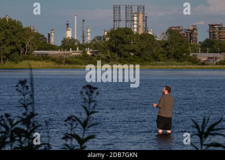 BP oil refinery in Whiting, Indiana. One of the oldest and largest oil ...