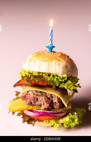 closeup of a single cheeseburger Stock Photo - Alamy